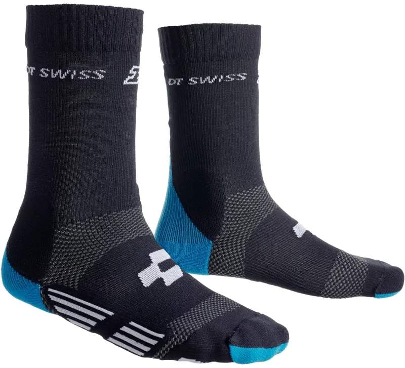 Cube Mountain Socks Action Team