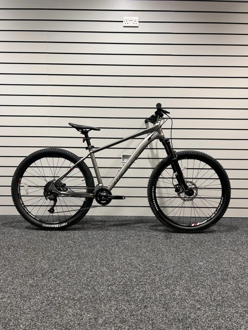 2nd Hand Whyte 604 V2 Mountain Bike Large 2021 Grey