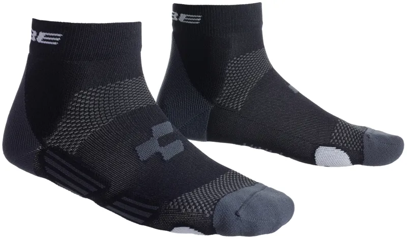 Cube Race Cut Socks Blackline